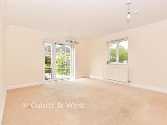 2 bedroom ground flat for sale