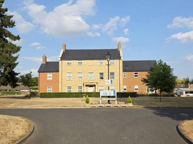 2 bedroom ground flat for sale