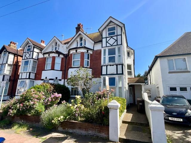 2 bedroom ground flat for sale