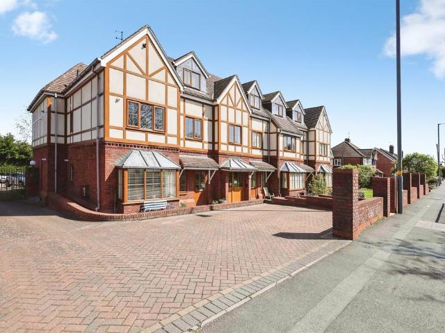 2 bedroom ground flat for sale