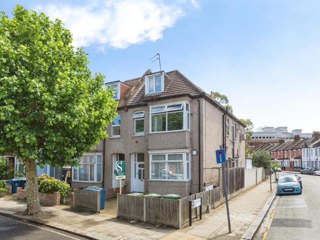2 bedroom ground flat for sale