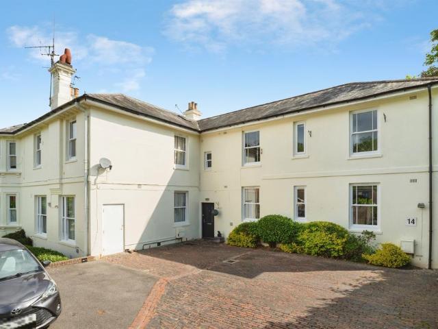 2 bedroom ground flat for sale