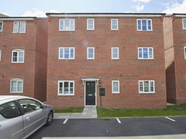 2 bedroom ground flat for sale