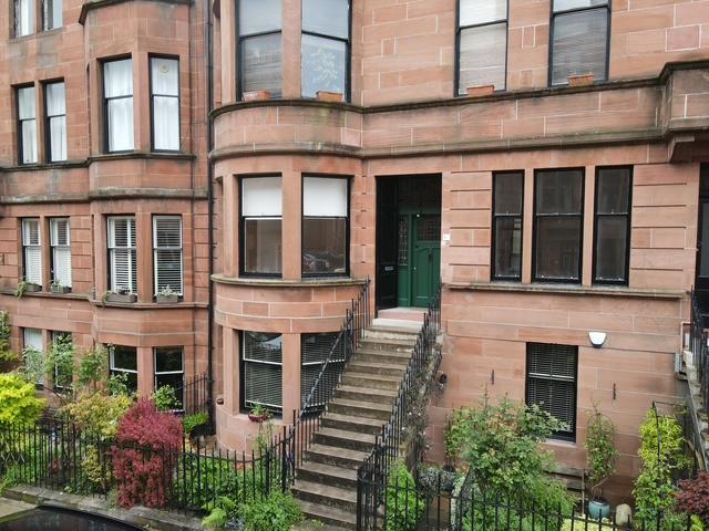 2 bedroom ground flat for sale