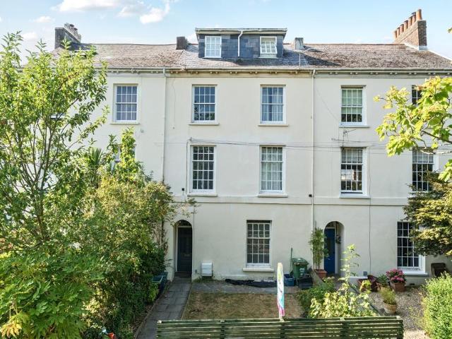 2 bedroom ground flat for sale