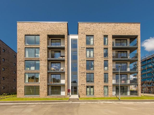 2 bedroom ground flat for sale