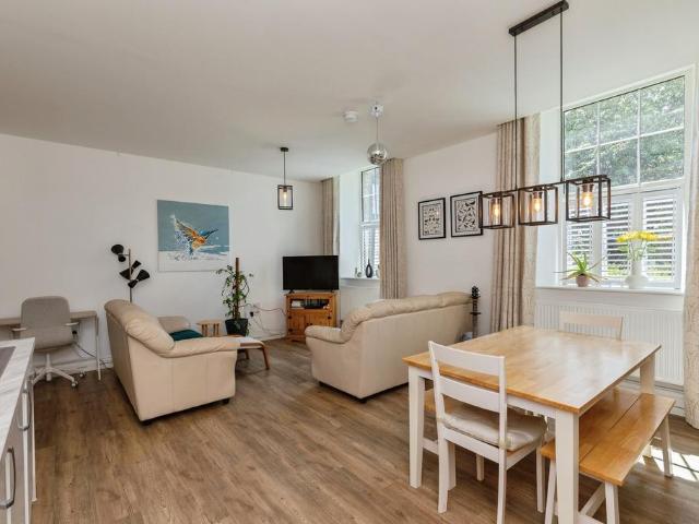 2 bedroom ground flat for sale