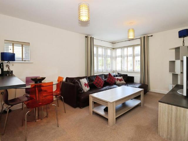 2 bedroom ground flat for sale