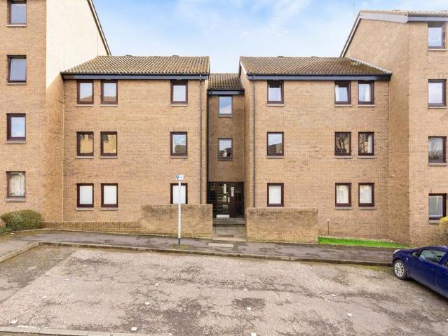 2 bedroom ground flat for sale