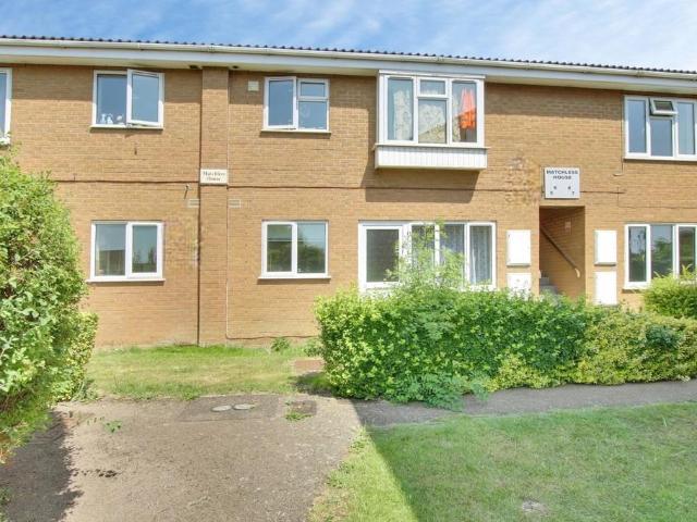 2 bedroom ground flat for sale