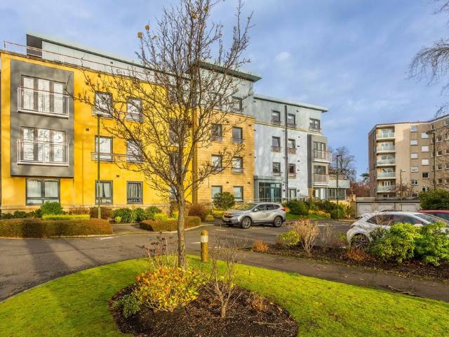 2 bedroom ground flat for sale