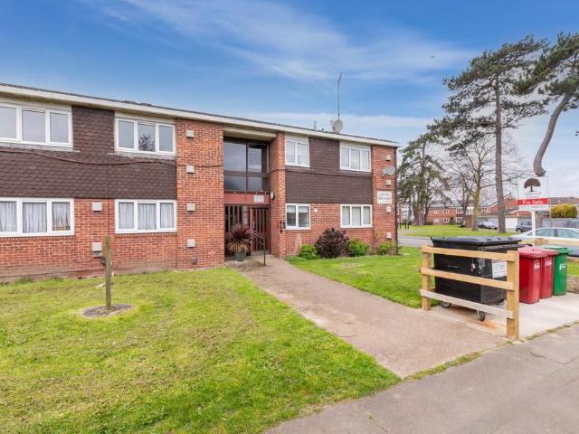 2 bedroom ground flat for sale