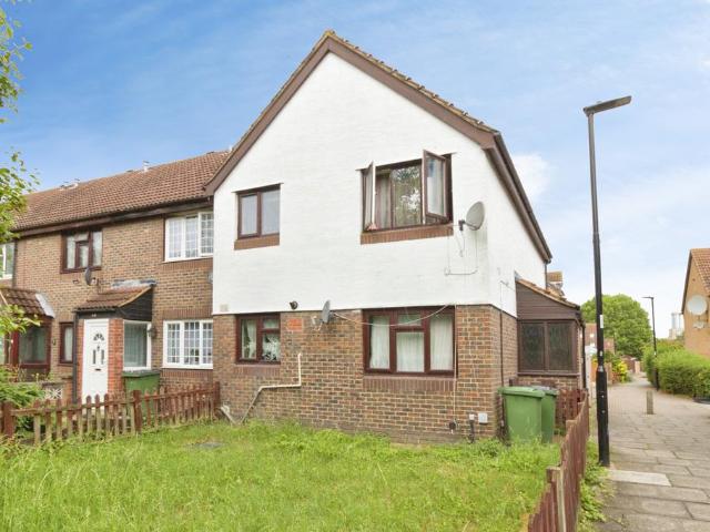2 bedroom ground flat for sale