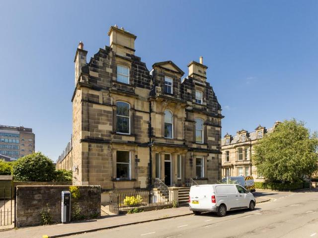 2 bedroom ground flat for sale