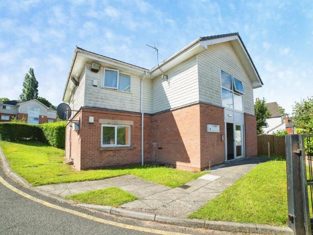 2 bedroom ground flat for sale