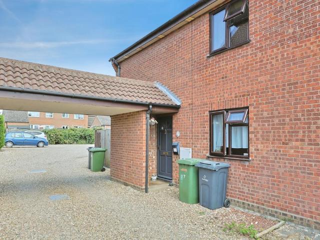 2 bedroom ground flat for sale