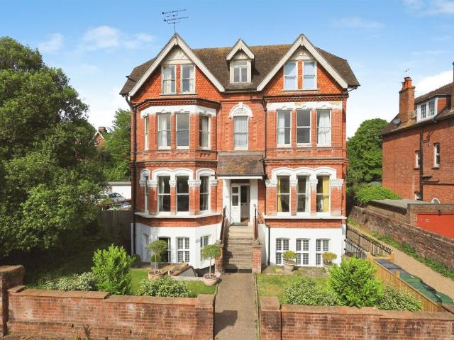 2 bedroom ground flat for sale