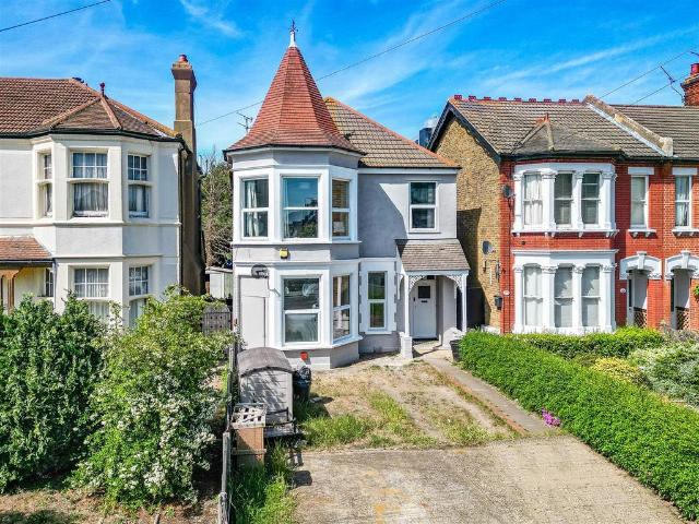 2 bedroom ground flat for sale