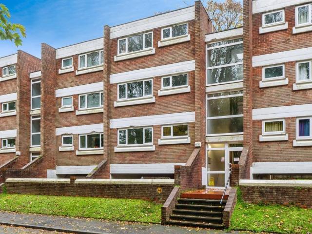 2 bedroom ground flat for sale