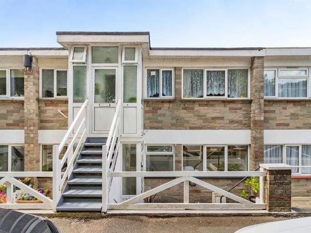 2 bedroom ground flat for sale