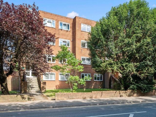2 bedroom ground flat for sale