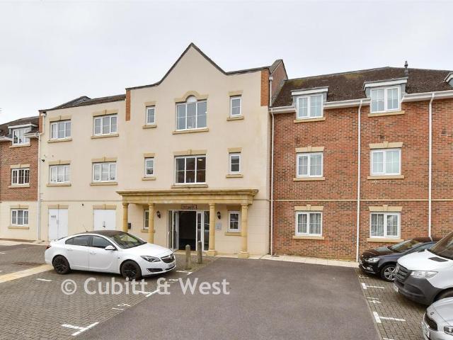 2 bedroom ground flat for sale