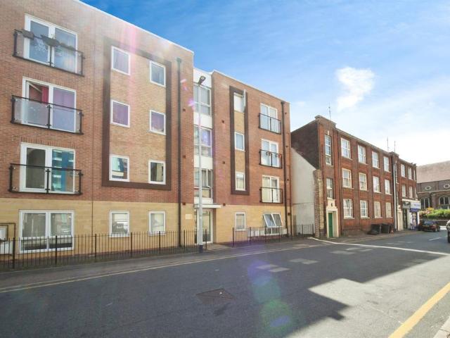 2 bedroom ground flat for sale