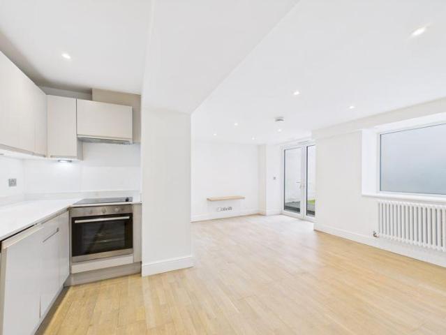 2 bedroom ground flat for sale