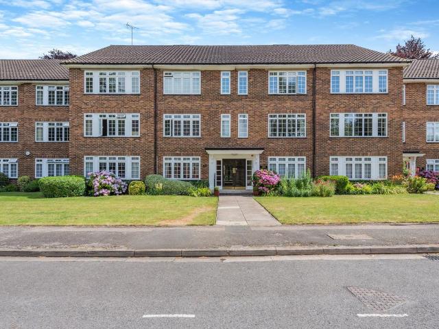 2 bedroom ground flat for sale