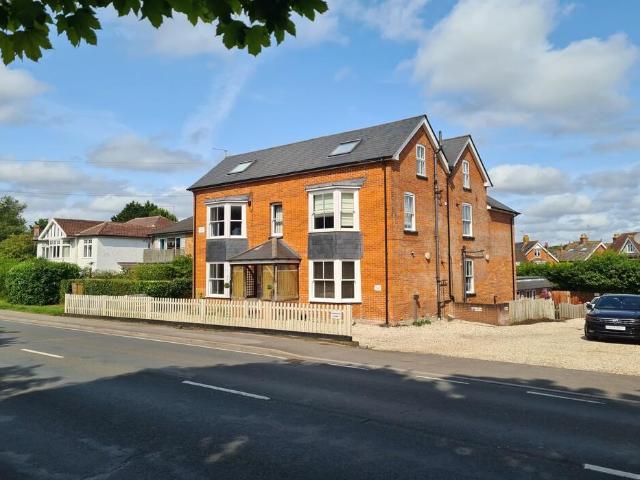 2 bedroom ground flat for sale