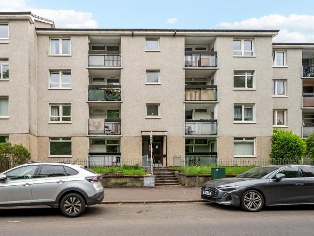 2 bedroom ground flat for sale