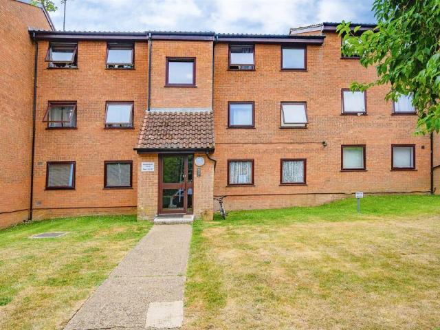 2 bedroom ground flat for sale