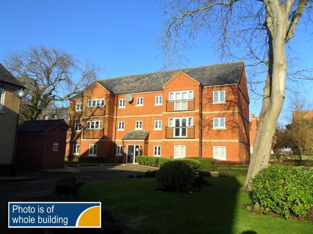 2 bedroom ground flat for sale