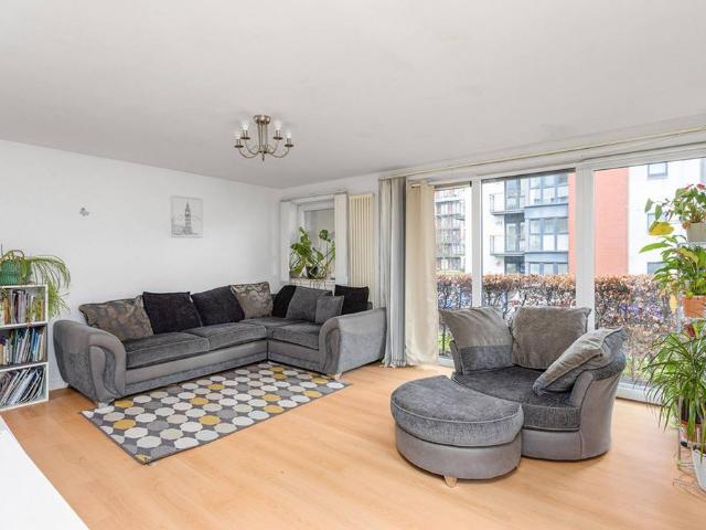 2 bedroom ground flat for sale