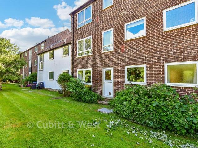 2 bedroom ground flat for sale