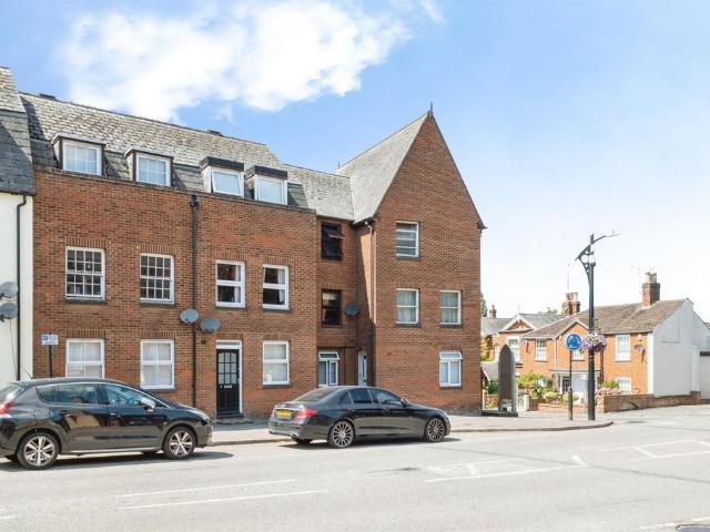 2 bedroom ground flat for sale