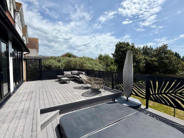 2 bedroom ground flat for sale