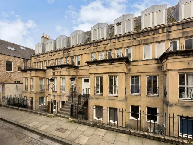 2 bedroom ground flat for sale
