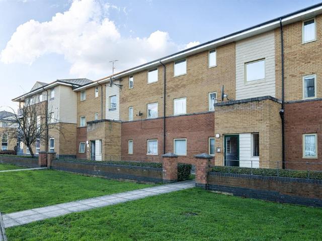 2 bedroom ground flat for sale