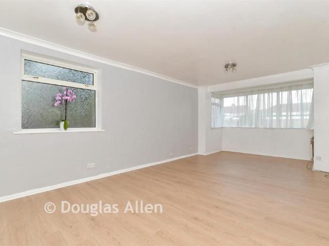 2 bedroom ground flat for sale