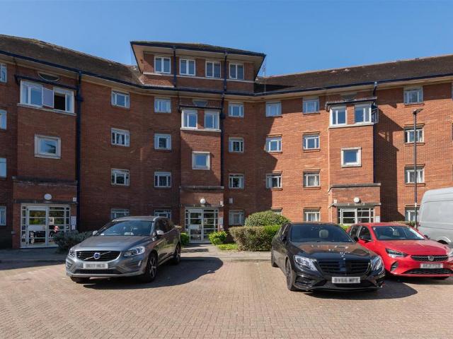 2 bedroom ground flat for sale