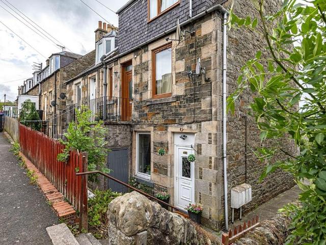 2 bedroom ground flat for sale