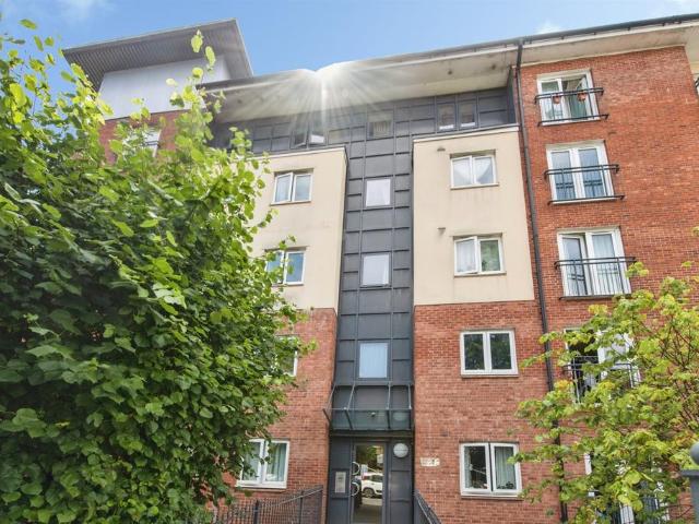 2 bedroom ground flat for sale