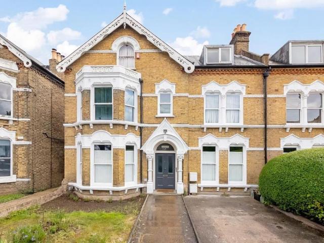 2 bedroom ground flat for sale
