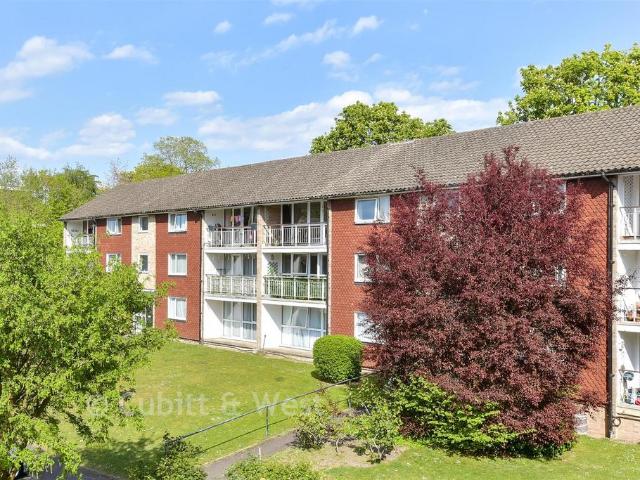 2 bedroom ground flat for sale