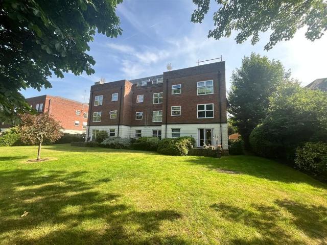 2 bedroom ground flat for sale