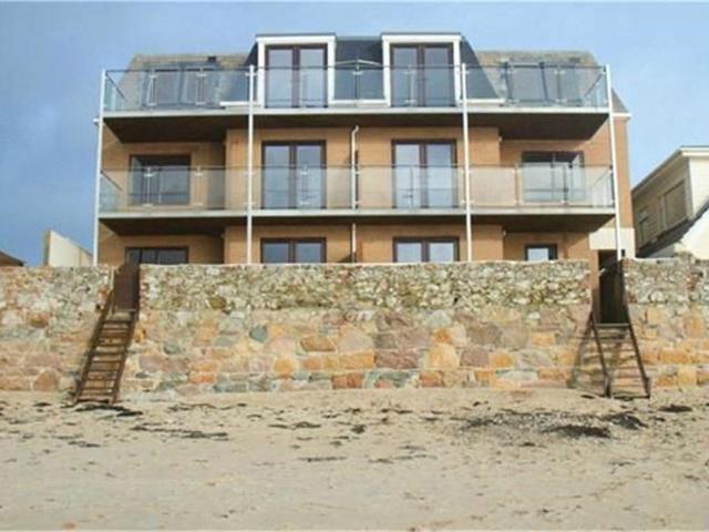 2 bedroom ground flat for sale