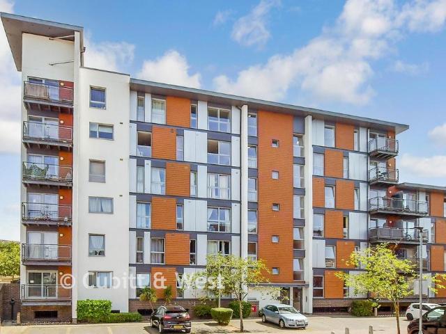 2 bedroom ground flat for sale