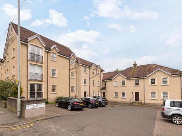 2 bedroom ground flat for sale