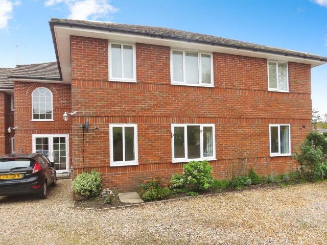 2 bedroom ground flat for sale